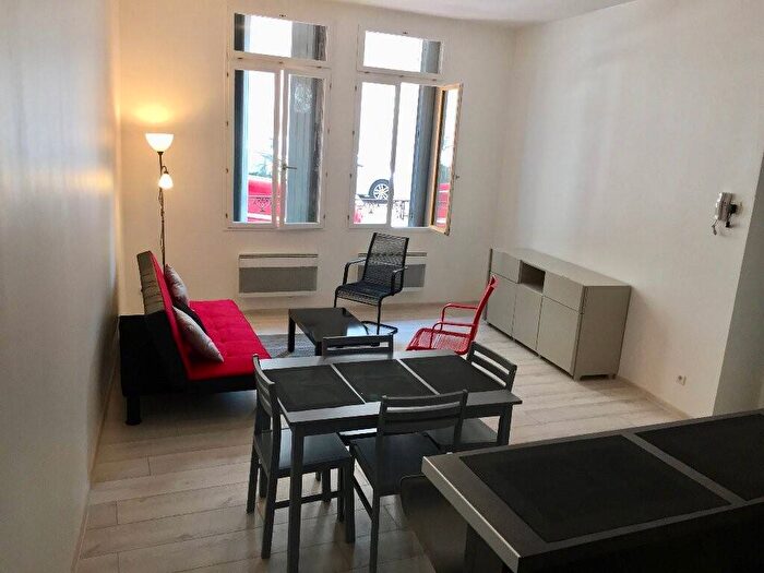 Ancien Hôpital, Béziers : Appartement 3 pièces à louer