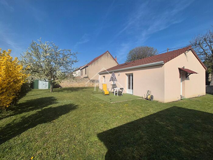 Maison à vendre - Aigueperse - 5 pièces - 3 chambres