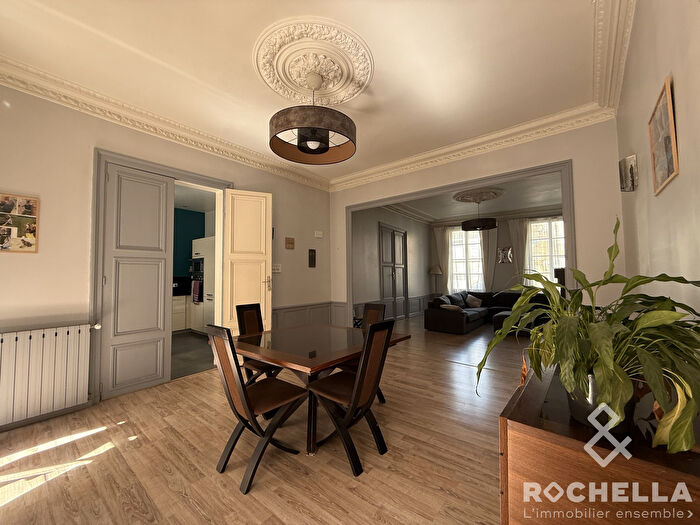 Maison à vendre - Saint-Jean-dAngély - 9 pièces - 6 chambres