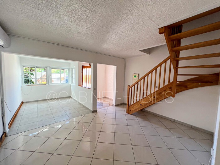Maison à louer - Saint-Joseph, Centre-ville, Jean Petit les Bas - 3 pièces - 2 chambres