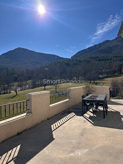 Maison à vendre - Noyers-sur-Jabron - 8 pièces - 6 chambres