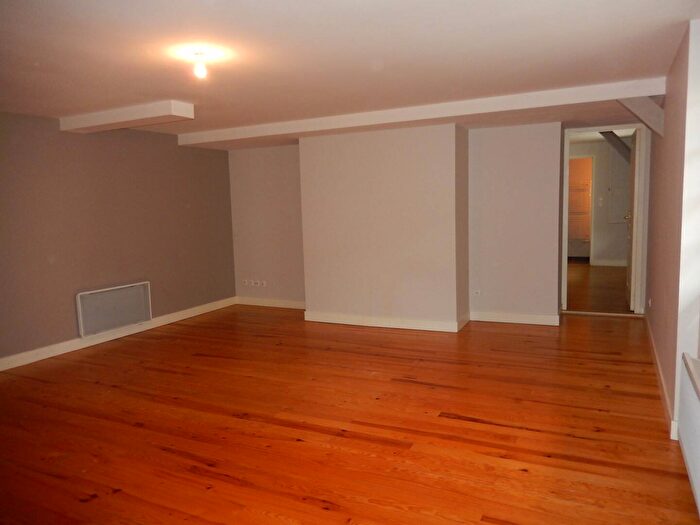 Appartement à louer - Sainte-Foy-la-Grande - 4 pièces - 3 chambres