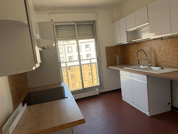 Appartement à louer - Guillotière, Lyon ème arrondissement - 3 pièces - 2 chambres