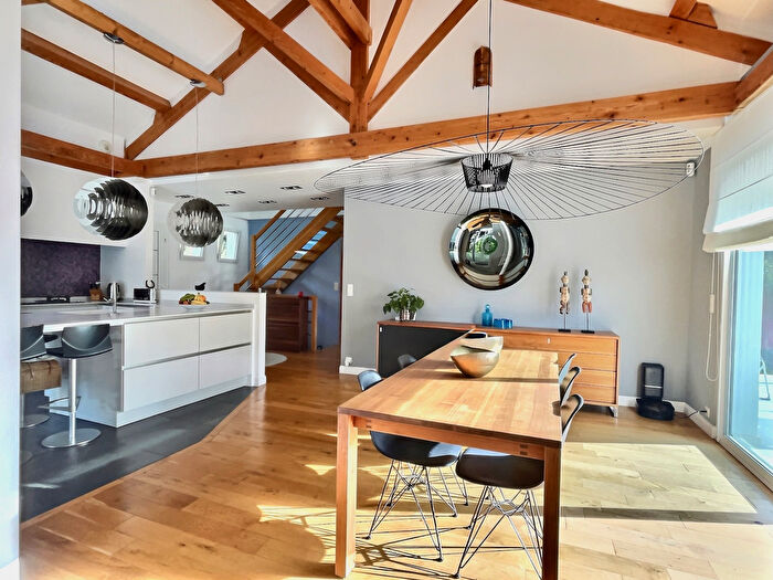 Maison à vendre - Divonne-les-Bains - 6 pièces - 4 chambres