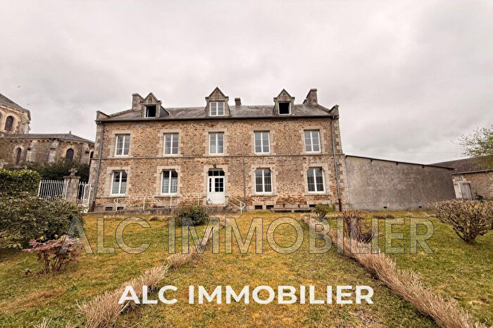 Saint-Pierre-des-Nids : Maison 11 pièces à vendre