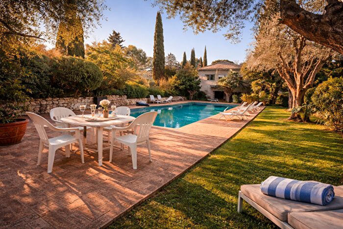 Maison à vendre - Grasse, Saint-Antoine, Aspres, Plascassier - 8 pièces - 6 chambres