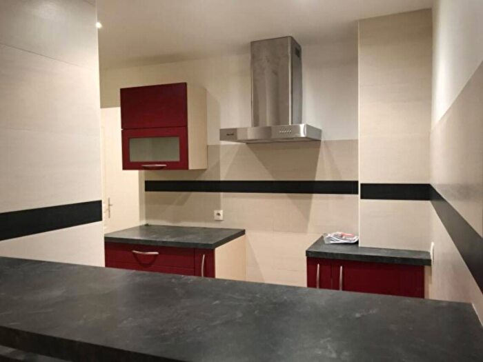 Appartement à louer - Villeneuve-sur-Yonne - 4 pièces - 2 chambres