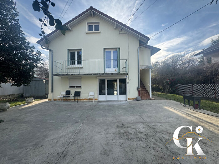 Maison à vendre - Saint-Martin-dHères, Centre-ville - 8 pièces - 7 chambres