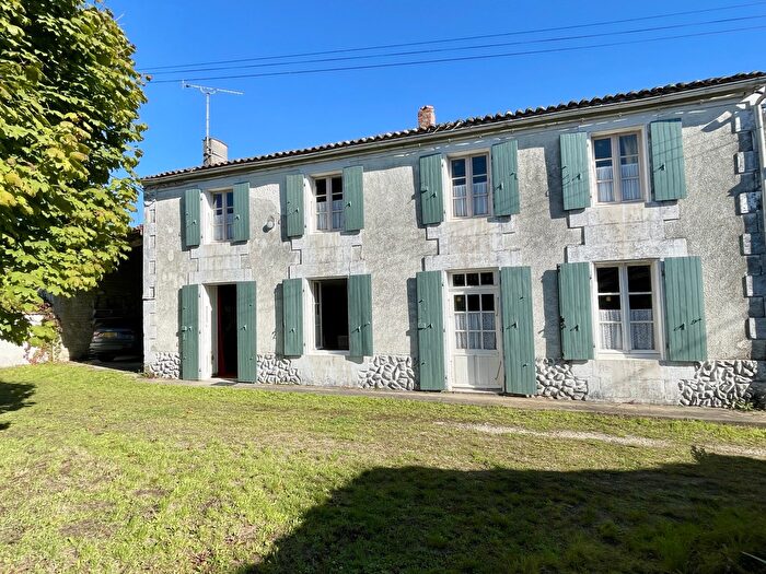 Maison à vendre - D uil-sur-le-Mignon, Doeuil-sur-le-Mignon - 5 pièces - 3 chambres