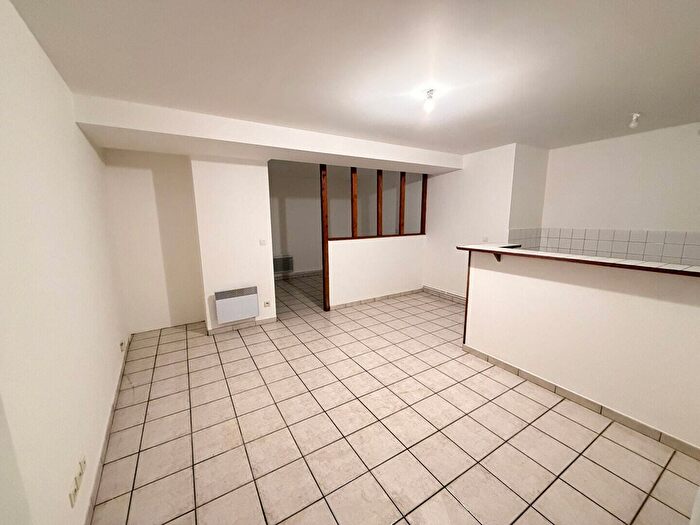 Appartement à louer - Laroche-Saint-Cydroine - 1 pièce