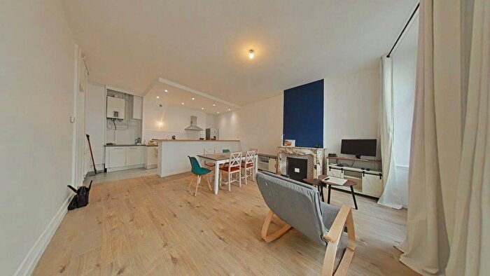 Appartement à louer - Saint-Étienne - 4 pièces - 3 chambres