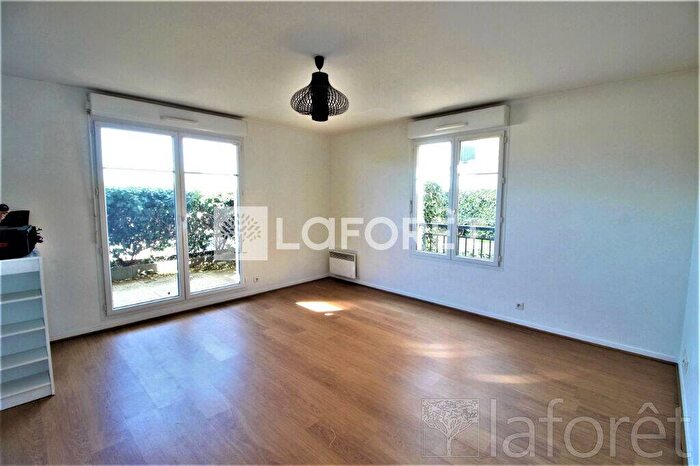 Appartement à louer - Merisiers Plaisances, Mantes-la-Ville - 1 pièce