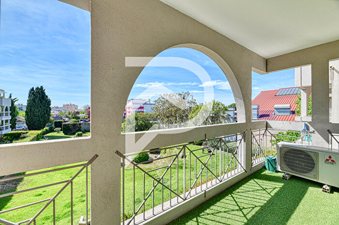 Appartement à louer - Nîmes, Ville Active - 3 pièces - 2 chambres