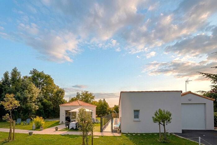 Maison 9 pièces à Vairé, à vendre