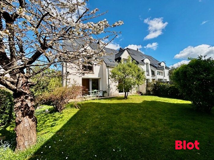 Maison à vendre - Quartiers Nord-Est, Jeanne dArc - 7 pièces - 6 chambres