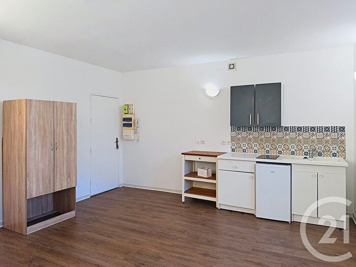 Châteaurenard, Centre-ville - Appartement 1 pièce à louer