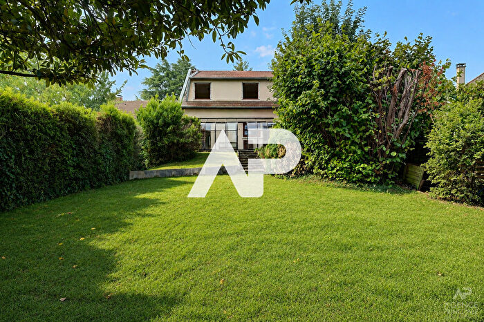 Maison 9 pièces à vendre à Rueil-Malmaison, Buzenval