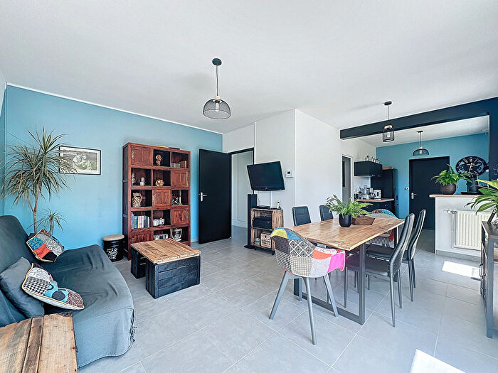 Maisons à vendre et appartements à louer - 1