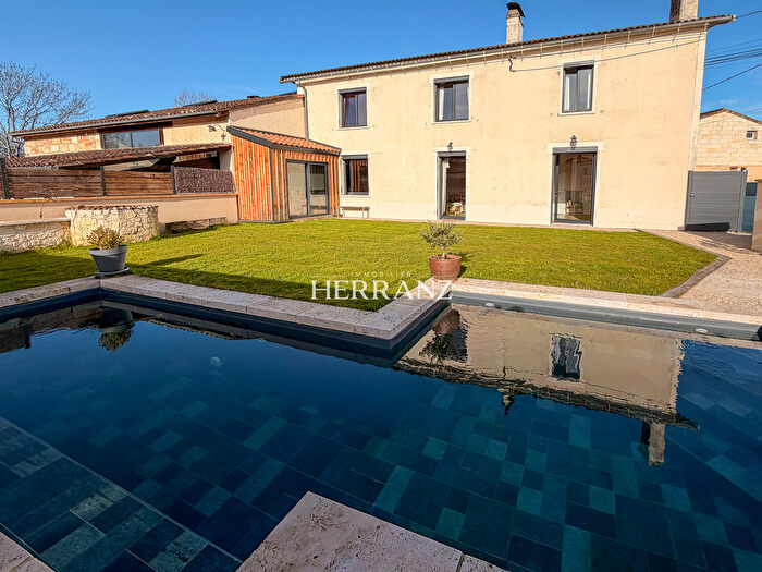 Maison à vendre - Saint-Denis-de-Pile - 5 pièces - 3 chambres