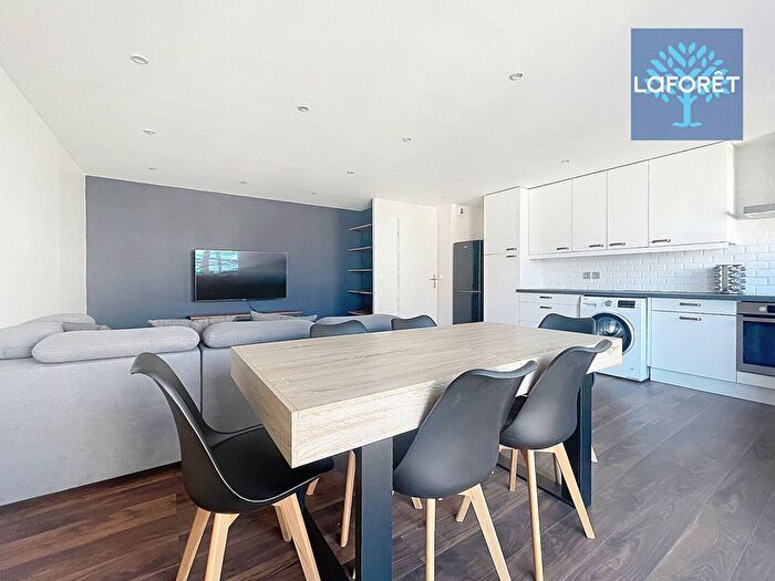 Appartement à louer - Grenouillère-Marnois-Rive de Marne, Noisy-le-Grand - 3 pièces - 2 chambres