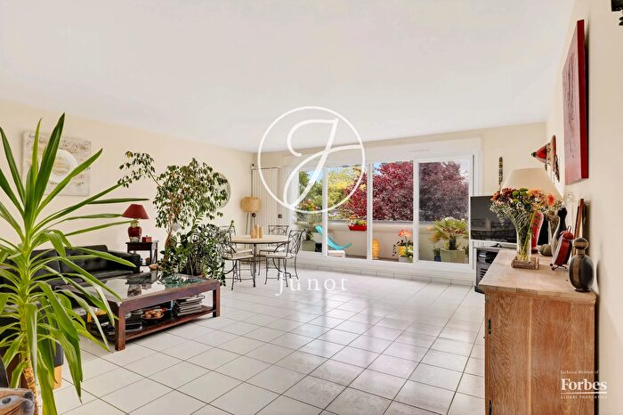Rueil-Malmaison, Richelieu, Chataigneraie : Appartement 4 pièces à vendre