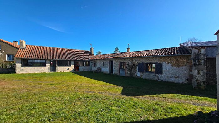 Maison à vendre - Moussac - 2 pièces - 1 chambre