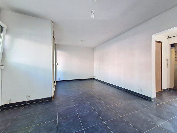Salon-de-Provence, Lurian, Guinemer, Basses Viougues : Appartement 5 pièces à vendre