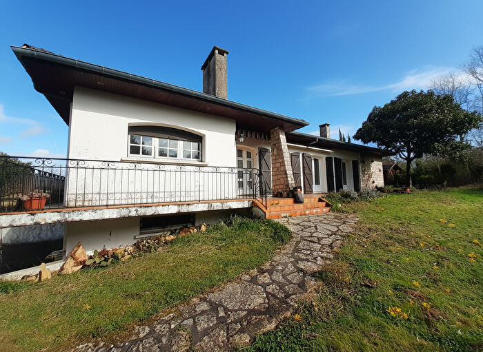 Maison à vendre - Saint-Pierre-du-Mont - 7 pièces - 4 chambres