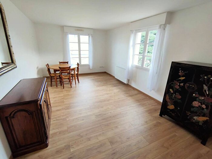 Appartement à louer - Armagis, Saint-Germain-en-Laye - 2 pièces - 1 chambre