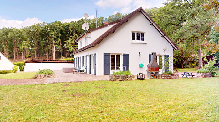 Maison 10 pièces à Saint-Chéron, à vendre