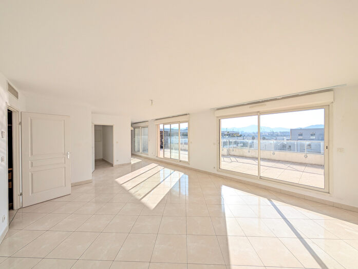 Appartement à louer - Marseille e , Mazargues - 3 pièces - 2 chambres