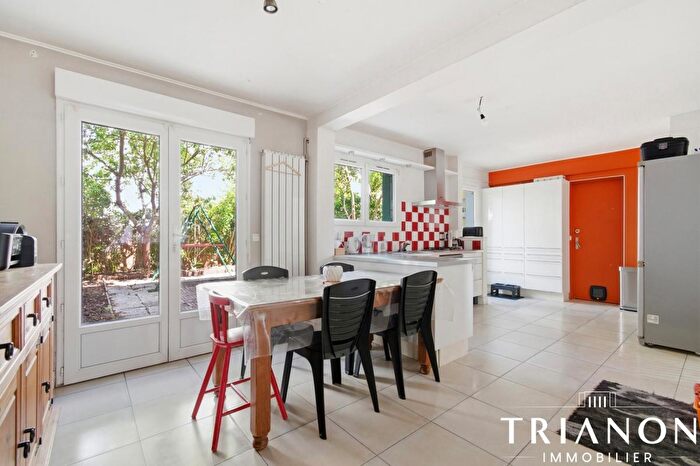Maison 7 pièces à Villepreux, à vendre