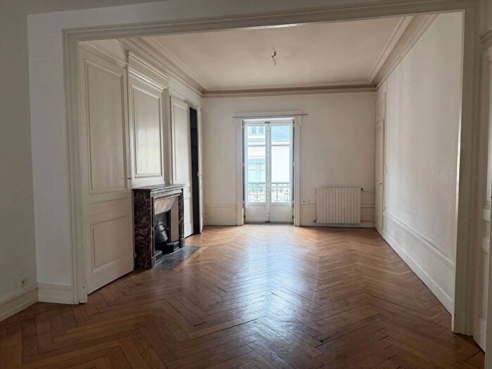 Appartement à louer - Ainay, Lyon ème arrondissement - 3 pièces - 2 chambres
