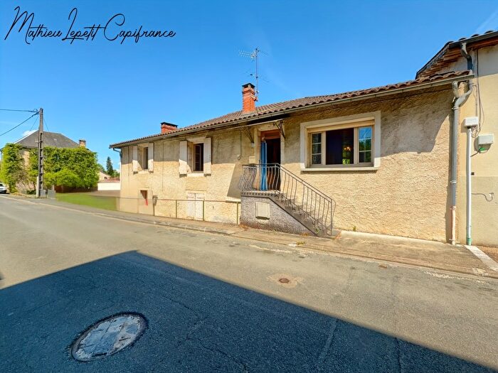 Maison à vendre - Thiviers - 8 pièces - 4 chambres