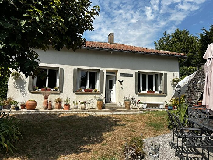 Maison à vendre - Blanzac-Porcheresse - 5 pièces - 2 chambres