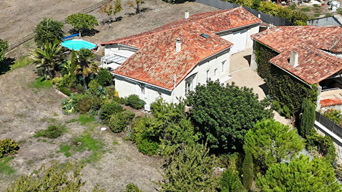 Maison 7 pièces à vendre à Montboyer