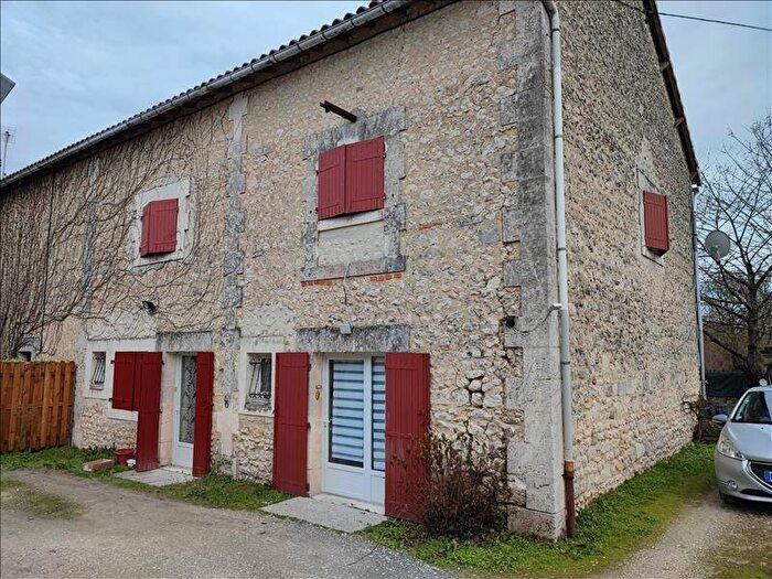 Appartement à louer - Montmoreau St Cybard - 4 pièces - 2 chambres