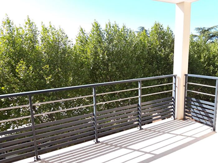 Orange, Colline, Etang : Appartement 2 pièces à louer