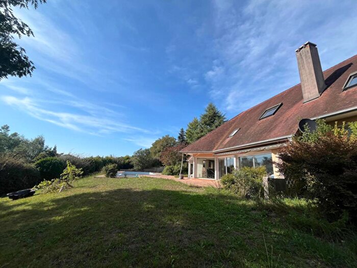 Maison 8 pièces à Serres-Morlaàs, à vendre
