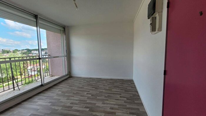 Appartement 1 pièce à Cité Bretonnie-Chatelet-Favieres-Conches, Montluçon, à louer