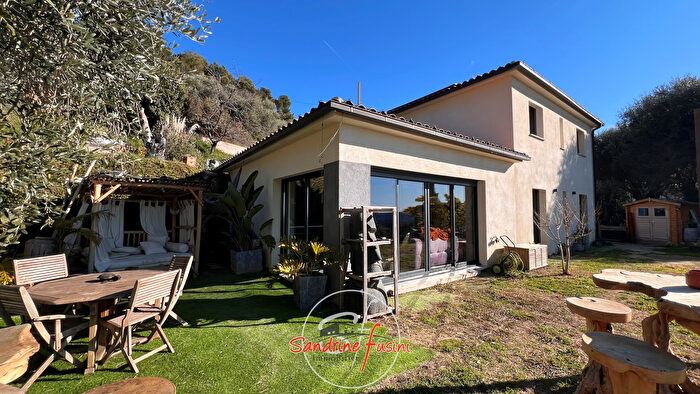 Maison à vendre - Carros - 5 pièces - 4 chambres