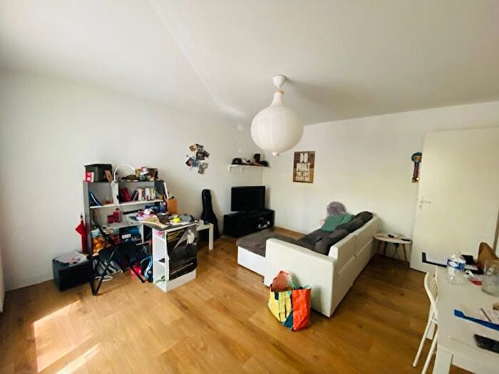 Maisons à vendre et appartements à louer - 1