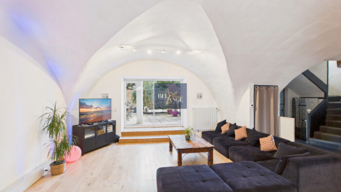 Maison à vendre - Villeneuve-de-Berg - 12 pièces - 5 chambres