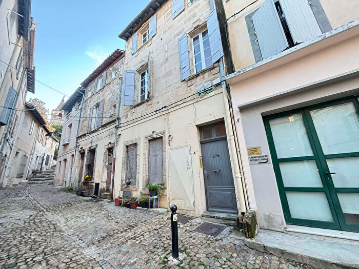 Appartement à louer - Arles, Centre-ville - 3 pièces - 2 chambres