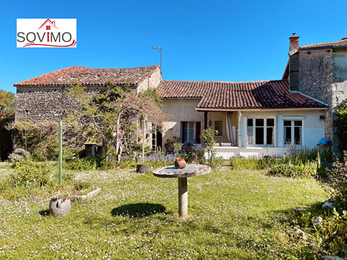 Benest : Maison 4 pièces à vendre