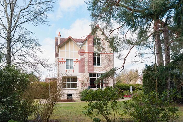 Maison à louer - Fontainebleau, Pleus - 8 pièces - 5 chambres