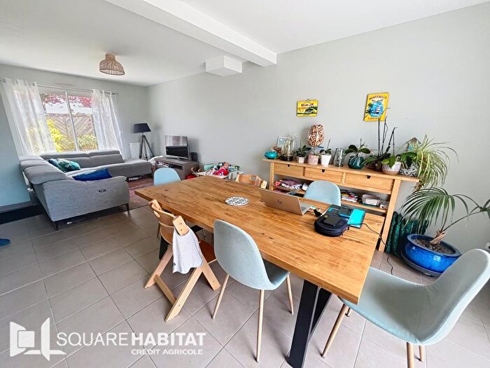 Maison à louer - Chevaigné - 10 pièces - 5 chambres