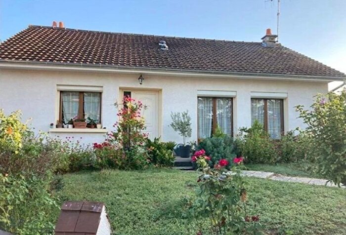 Maison à vendre - Montmorillon - 5 pièces - 2 chambres