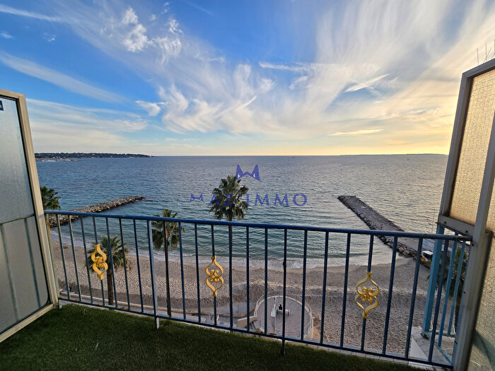 Appartement à louer - Antibes, Juan-les-Pins, Le Cap - 2 pièces - 1 chambre