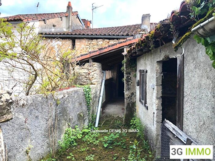 Maison à vendre - Ruffec - 2 pièces - 1 chambre